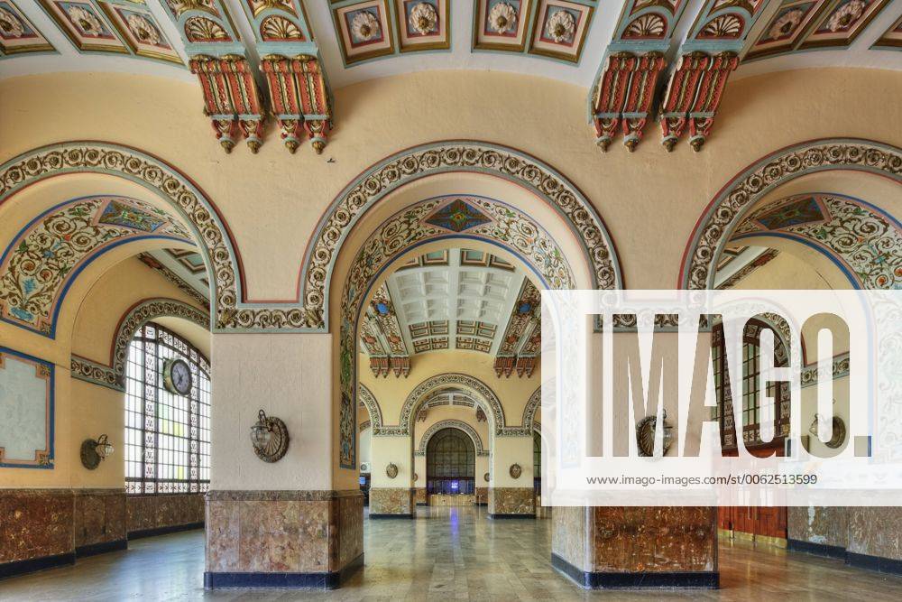 Turkey, Istanbul, Kadikoey, Station concourse at Haydarpasa Railway Station