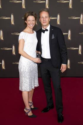 Anna PLANKEN, Moderatorin, und Jens GIDEON, Roter Teppich, Red Carpet ...