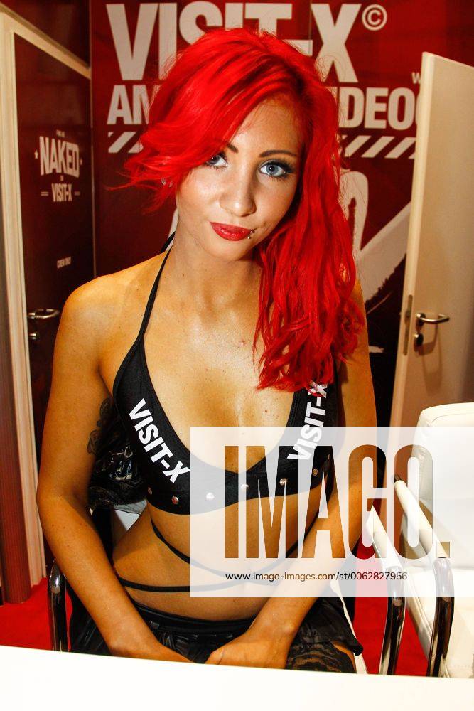 Erotikmodel Mimi Sweet - 18. Erotikmesse Venus 2014 in den Messehallen unter dem Funkturm in Berlin