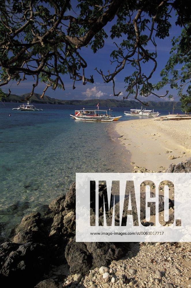Bangkas (traditional outrigger boats) on beach, Dimakya island, Palawan ...