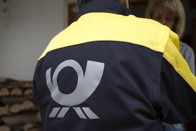 Themenbild - Deutsche Post, DHL, Brieftraeger, Postbote 06.06.2015 ...