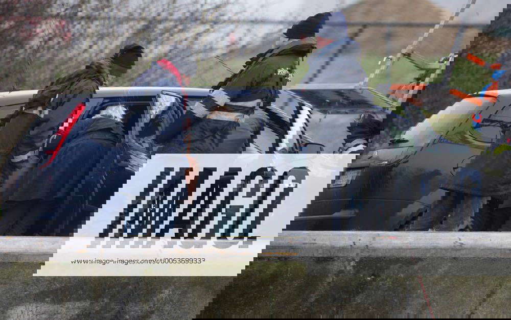 - ROESELARE, BELGIUM: Lawyer Mieke Byttebier talks to the accused Jacky ...
