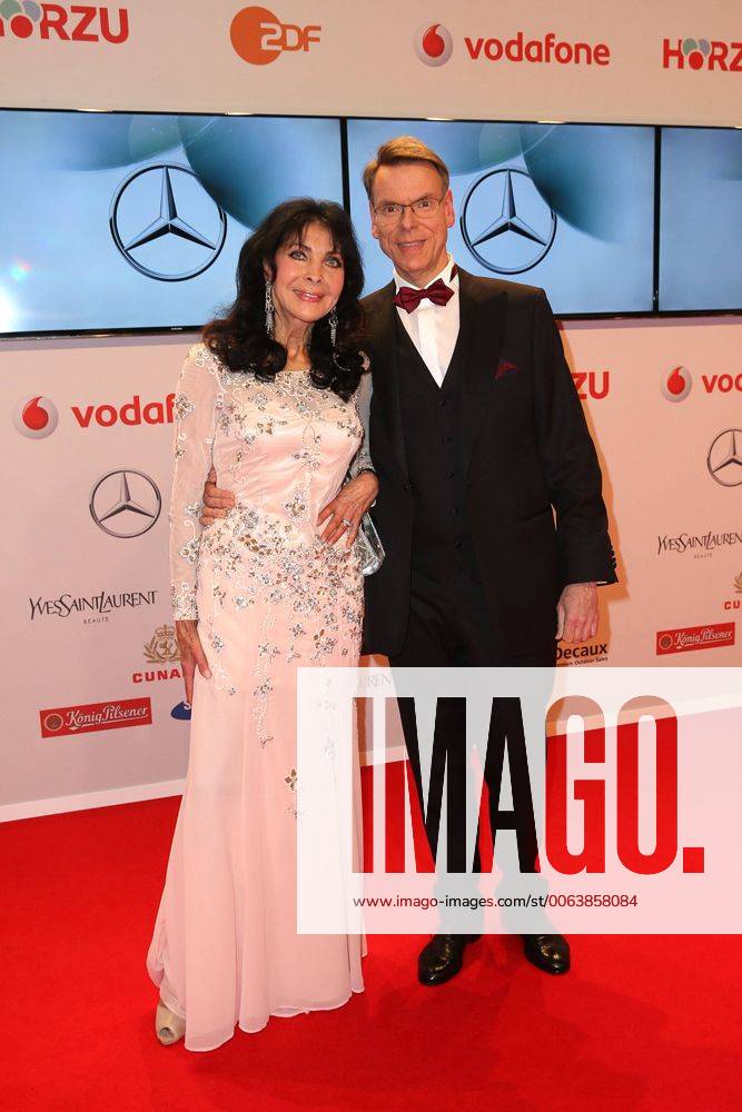 Dunja Rajter und ihr Ehemann Michael Eichler bei der Verleihung Goldene Kamera 2015 am