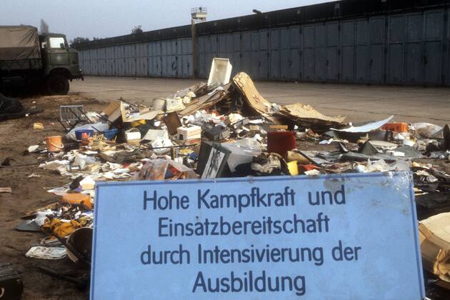 Ausverkauf der Volkspolizei-Bereitschaft Robert Uhrig in