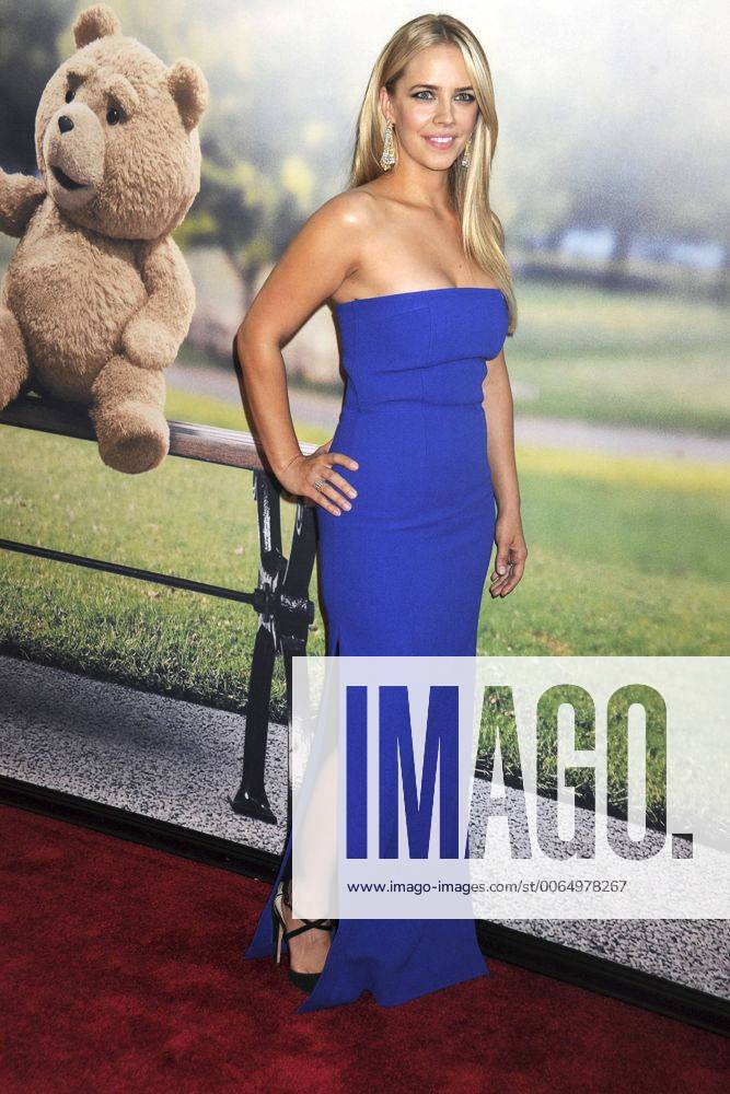 Jessica Barth bei der Weltpremiere des Kinofilms Ted 2 im Ziegfeld ...