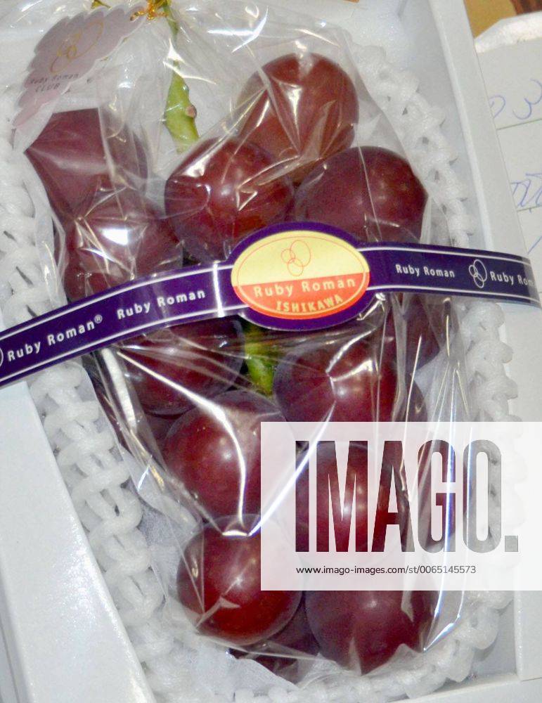 Ruby Roman grapes fetch 1 mil. yen at season s 1st auction Photo taken July 9, 2015, shows a bunch