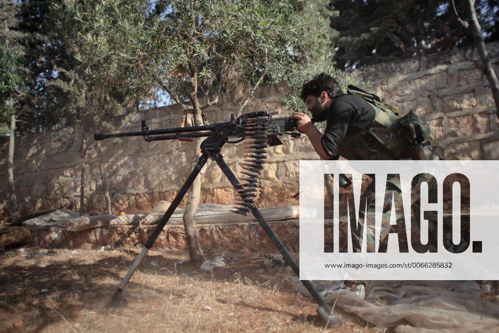 May 30, 2014 - Aleppo, Syria - A Free Syrian Army fighter fires his ...