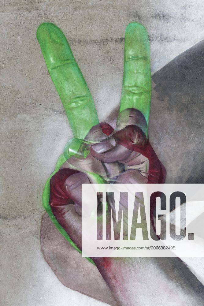 Geballte Faust macht Victory-Zeichen, Ausschnitt einer bemalten ...
