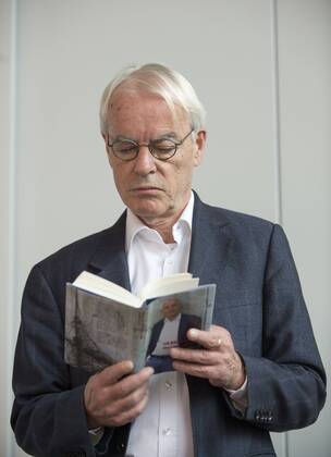 Ulrich GREINER, Deutschland, Journalist, Literaturkritiker, mit seinem ...