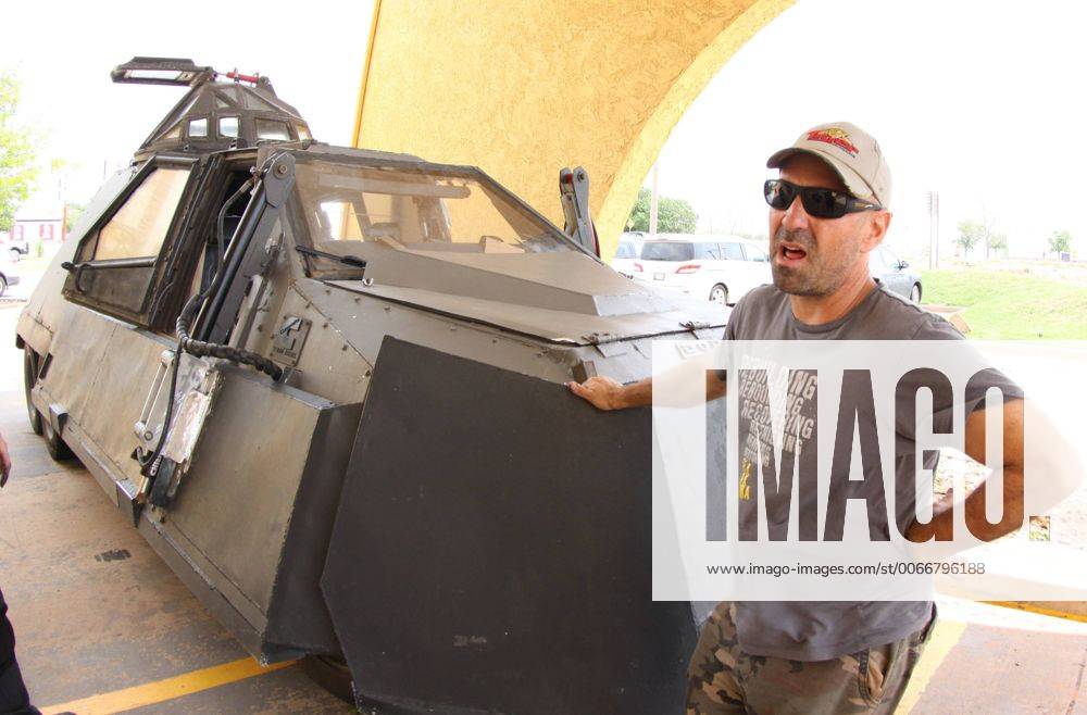 April 26,2014. El Reno OK. Sean Casey - IMAX film-maker Storm Chaser ...
