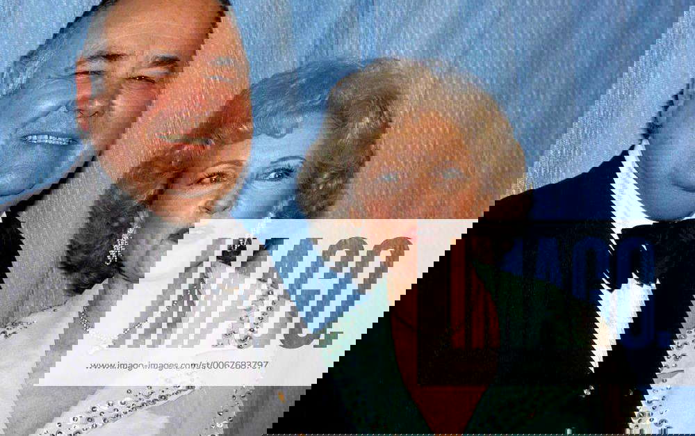 FILE PHOTO - Jonathan Winters, an influential comedian known for his ...