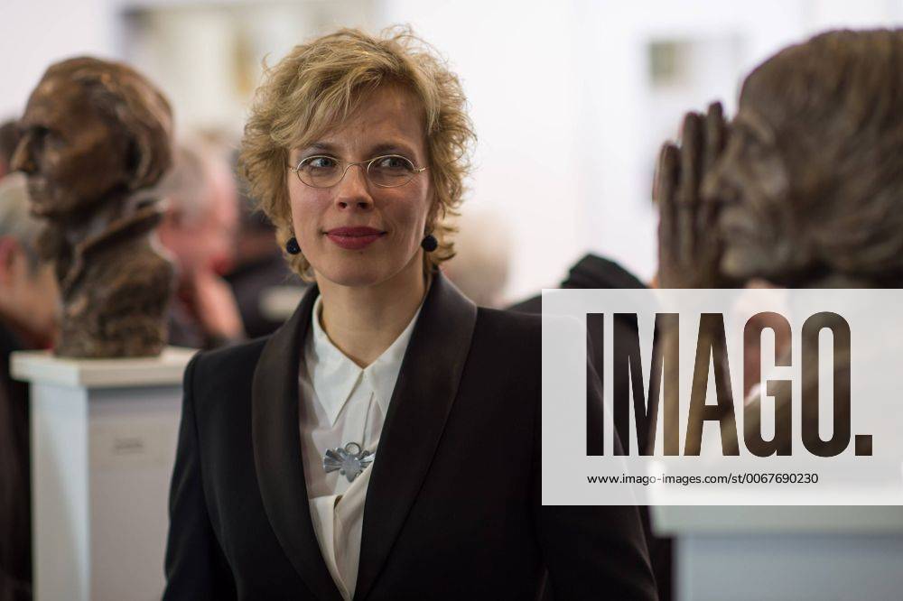 Junge Welt-Ladengalerie Christiane Roessler Ausstellungseroeffnung ...