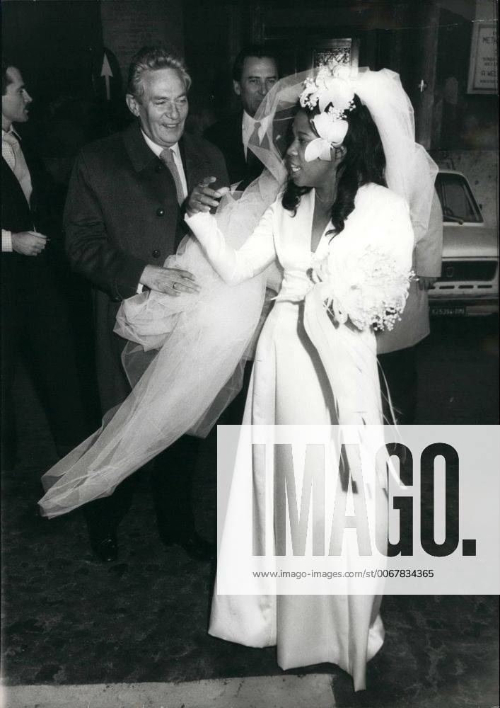 1972 - British actor Peter Finch, gets married Eletha Barret, 30, of ...