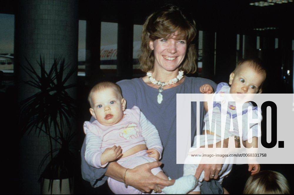 Debby Boone with twin girls Gabrielle Monserrate Ferrer & Dustin Boone ...