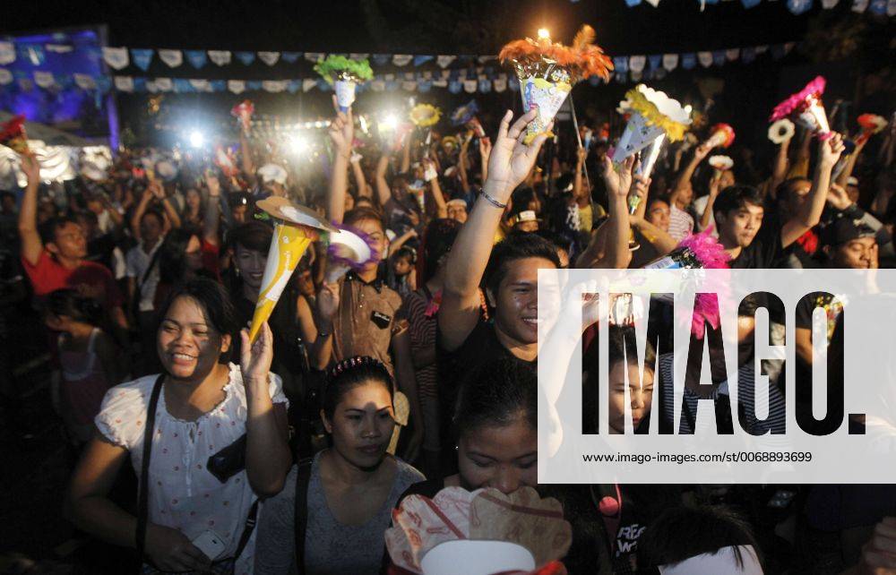 Davao, Philippines - Filipinos simultaneously blow their Torotot as ...
