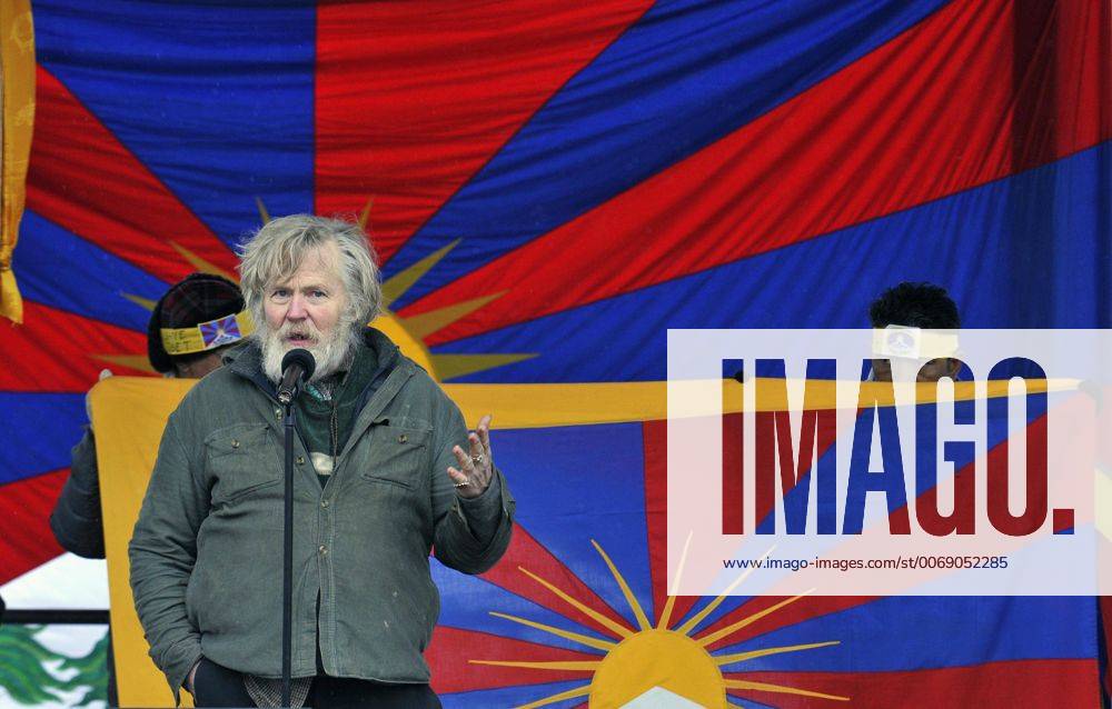 March 10, 2012 - U.S. - Stephen Fox speaks to a crowd of around 125 ...