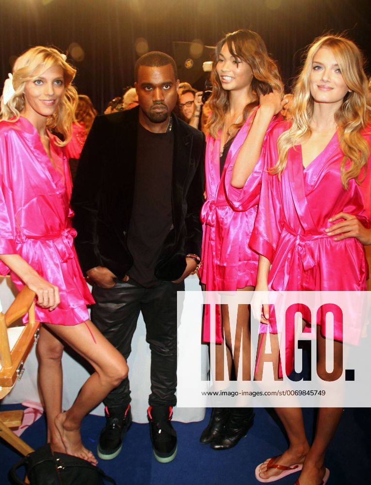 Nov. 9, 2011 - New York, New York, U.S. - Hip hop artist KANYE WEST ...