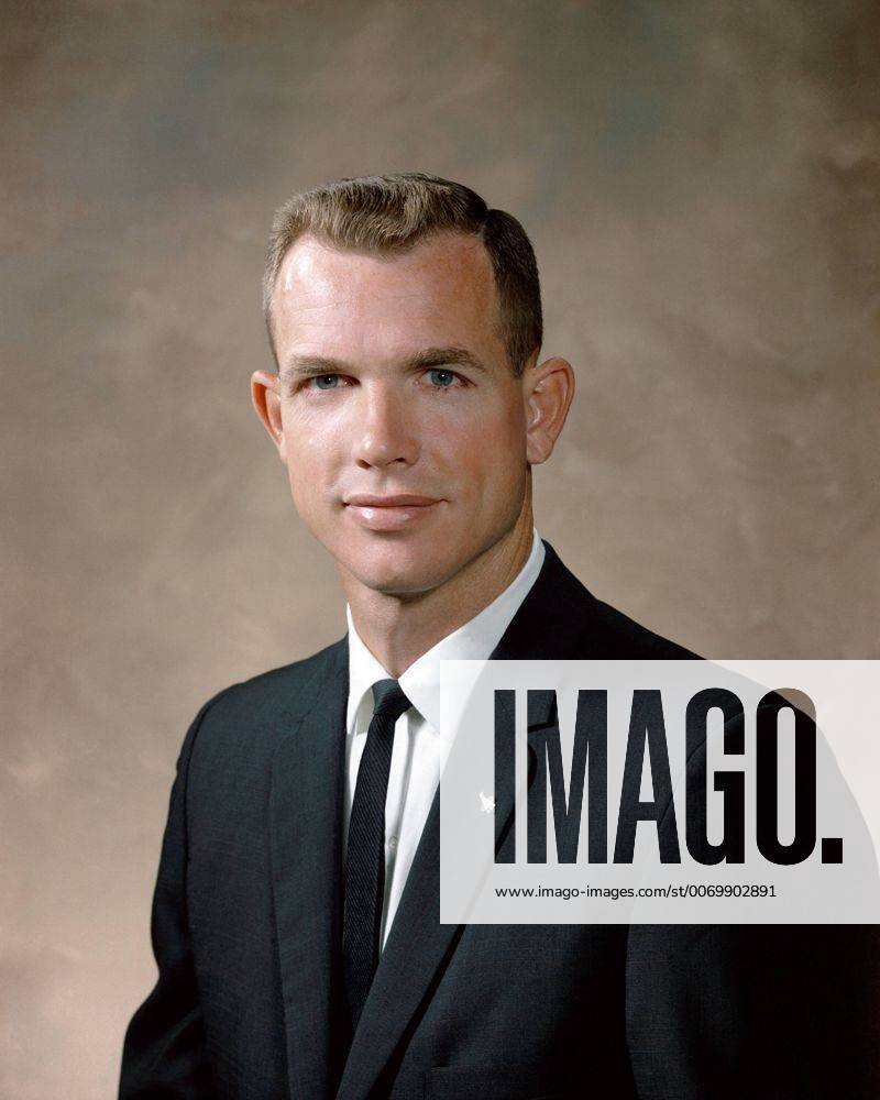 Official portrait of NASA astronaut David Scott taken in 1964. Scott ...