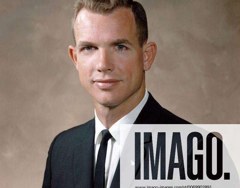 Official portrait of NASA astronaut David Scott taken in 1964. Scott ...