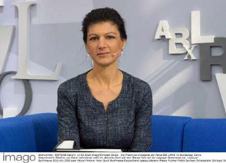 Die Fraktionsvorsitzende der Partei Die Linke Sarah Wagenknecht spricht ...