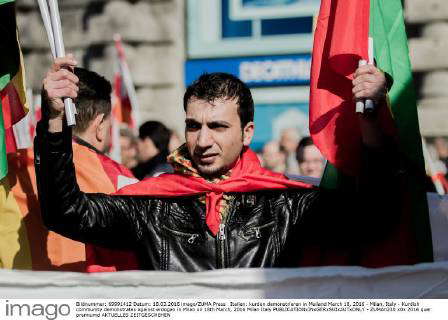 Italien: kurden demonstrieren in Mailand Milan, Italy - Kurdish ...