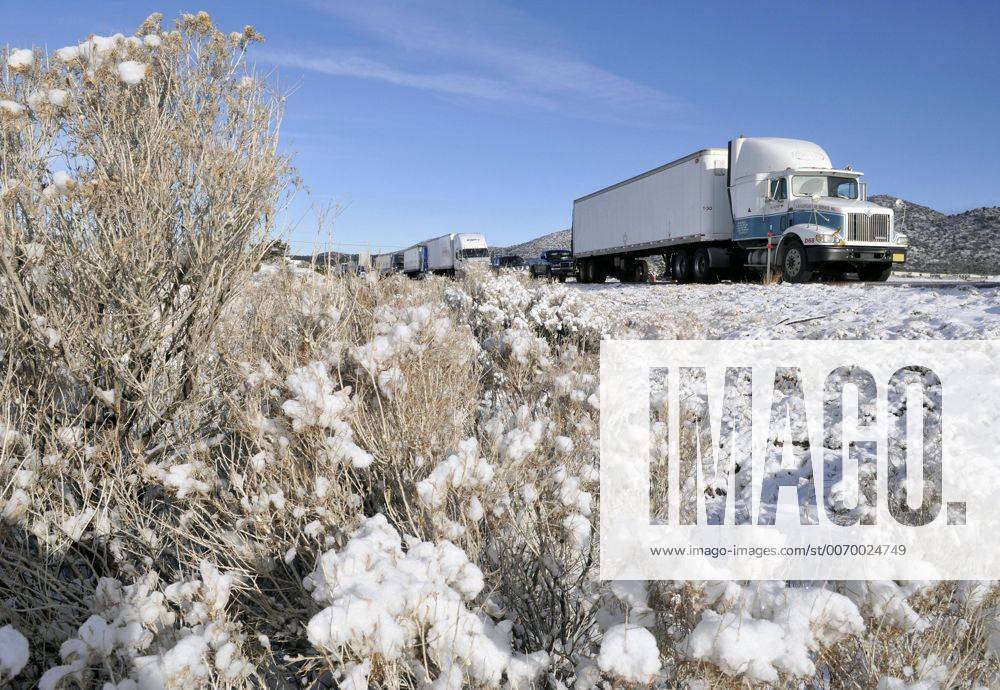 Dec. 20, 2011 - Santa Fe, New Mexico, U.S. - Over a mile of trucks and ...