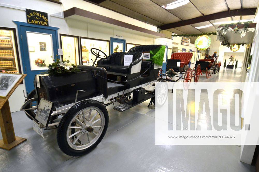Dec. 20, 2011 - Deming, U.S. - Antique vehicles in the Main Street area ...