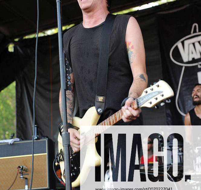 Jul 27, 2011 - Virginia Beach, Virginia; USA - Singer Guitarist TOM ...