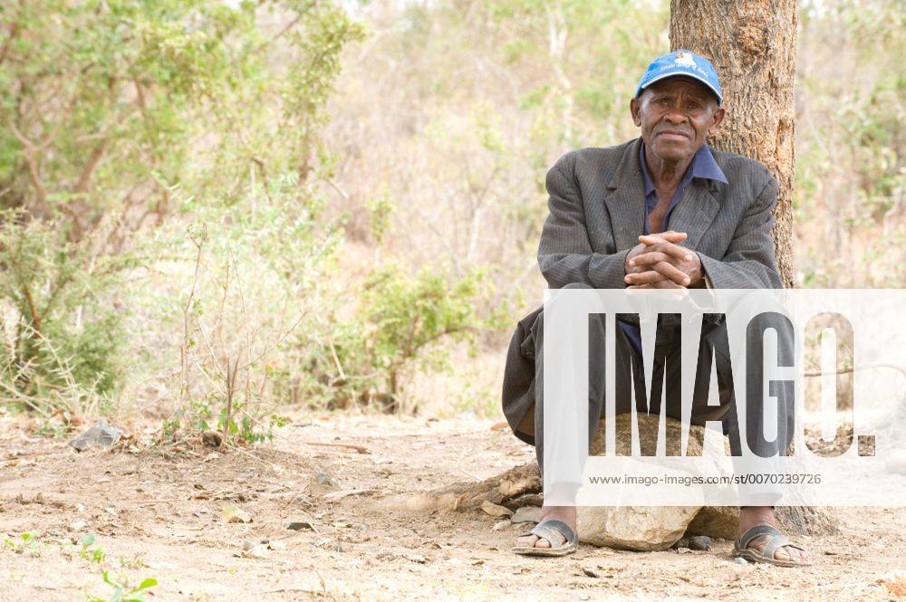 Aug. 1, 2011 - Kalele (Village, Kenya - Kalele, Kenya - Locals seek ...