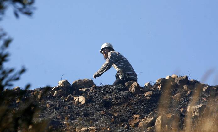 Aug. 4, 2011 - Nablus, West Bank - Israeli settlers hurl rocks at ...