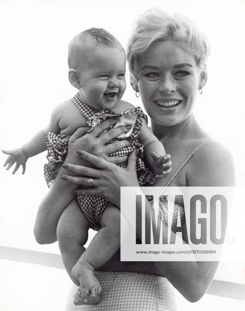 Aug. 12, 2011 - Barbara Ann Thomason with daughter Kelly