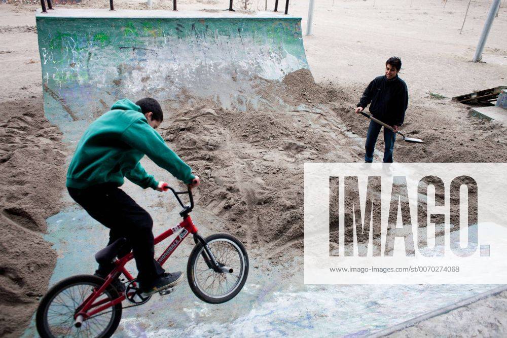 Aug. 13, 2011 - Villa La Angostura, Neuquen, Argentina - Matias Paredes, 15, and Alfredo Carlos