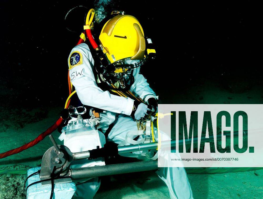 Oct. 23, 2011 - Key Largo, Florida, U.S. - NEEMO 15 Commander SHANNON ...