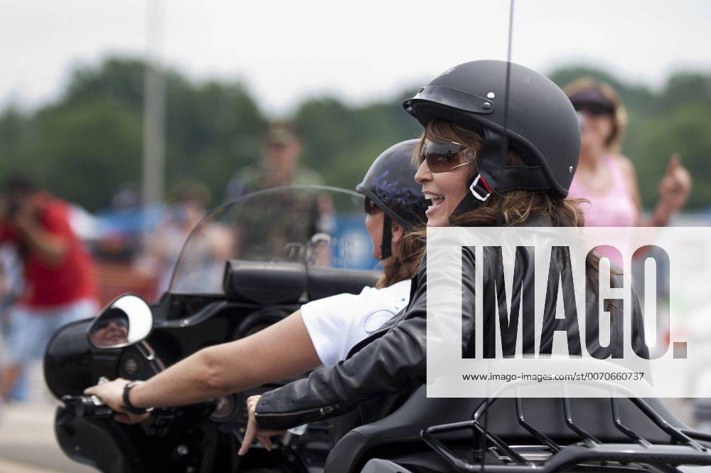 May 29, 2011 - Washington, District of Columbia, U.S. - WIth daughter ...