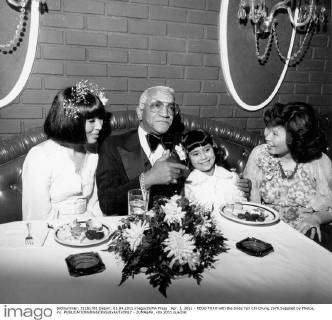 Apr. 1, 2011 - REDD FOXX with the bride Yun Chi Chung.1976.Supplied by ...