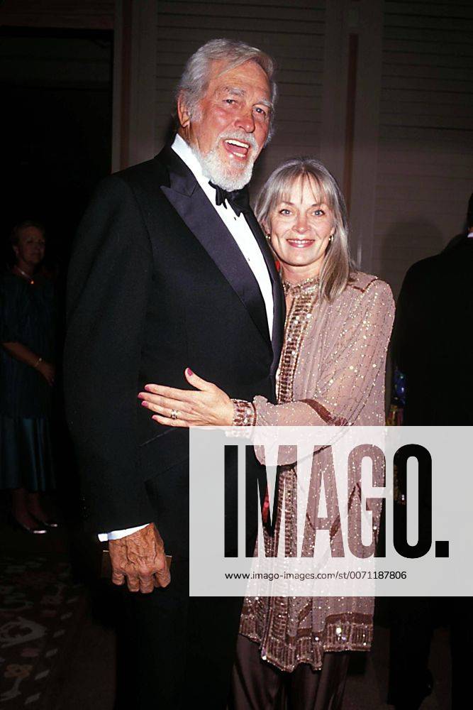 L2861. MICHAEL FERGUSON 1992.HOWRD KEEL AND JUDY MAGAMOLL.HOWARDKEELRETRO