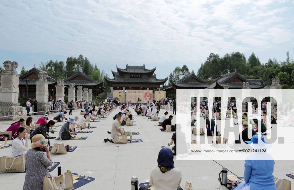 (160522) -- CHONGQING, May 21, 2016 -- People attend a Wu-Wo Tea Ceremony, a gathering to form a