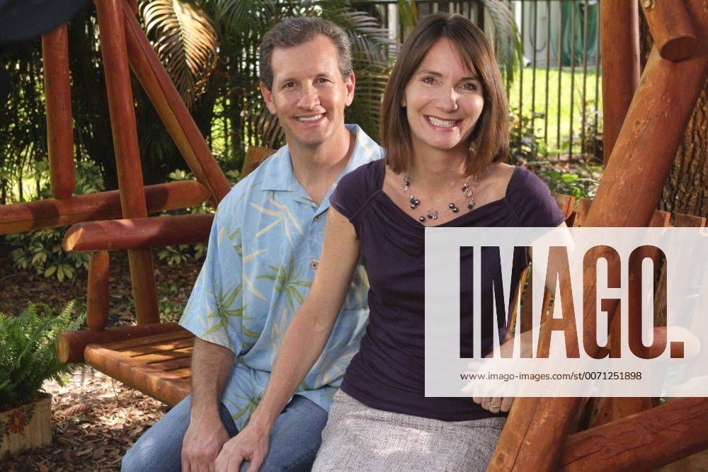 Apr. 8, 2011 - Jupiter, Florida, U.S. - . JUPITER. Beth Buehler and ...