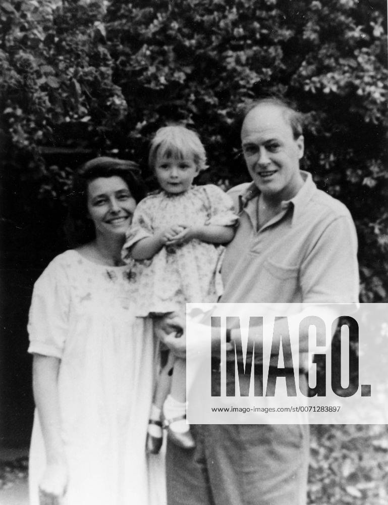Jan. 1, 2011 - PATRICIA NEAL AND HUSBAND ROALD DAHL AND DAUGHTER OLIVIA ...