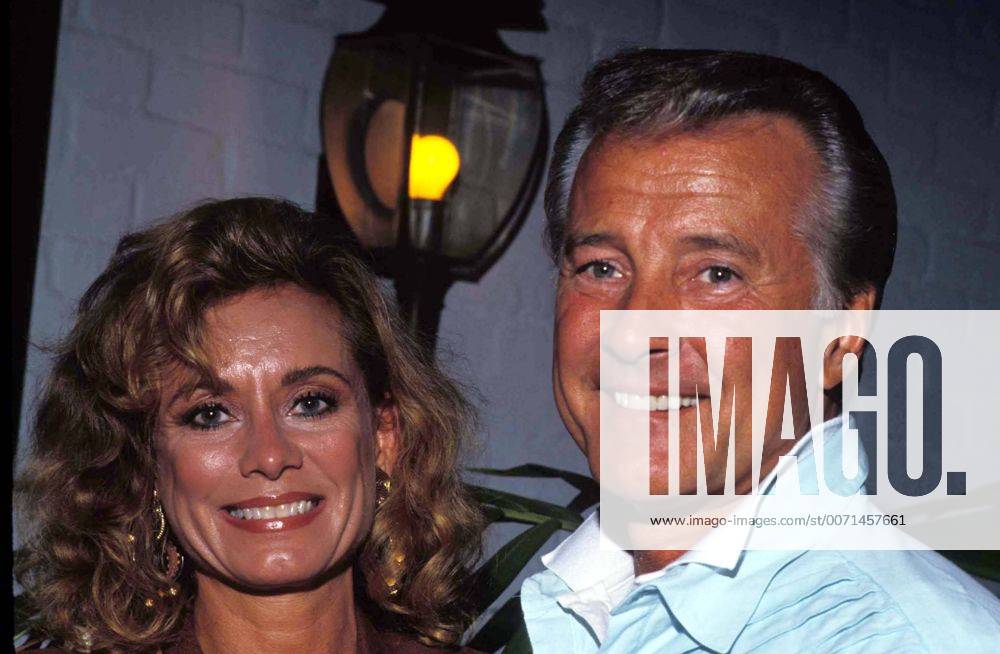 Jan. 1, 2011 - LYLE WAGGONER AND WIFE SHARON. BOB NOBLE PHTOS INC