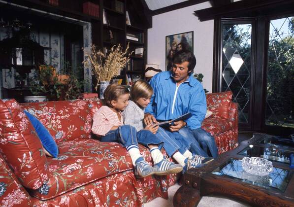 Jan. 1, 2011 - LYLE WAGGONER WITH SONS JASON AND BEAU.1976. STEVEN ...