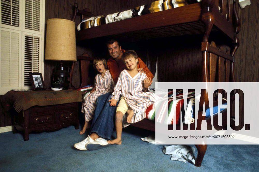 Jan. 1, 2011 - LYLE WAGGONER WITH SONS JASON AND BEAU.1976. STEVEN ...