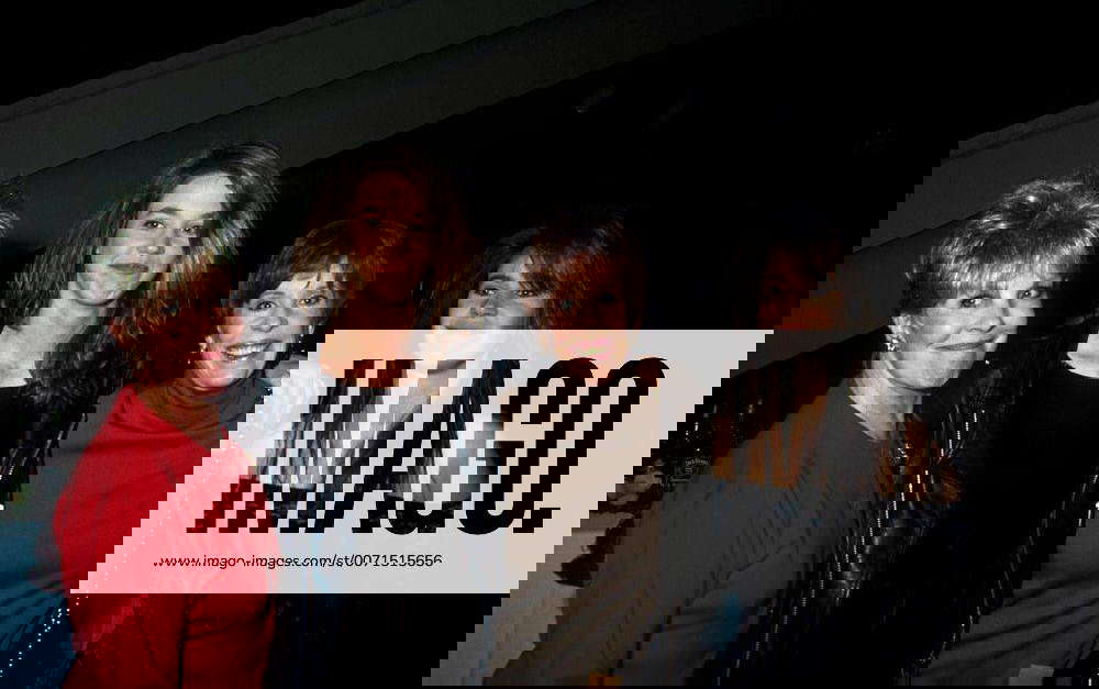 Jan. 1, 2011 - CAROL BURNETT, JANICE VANCE, AND DAUGHTERS .CARRIE AND ...