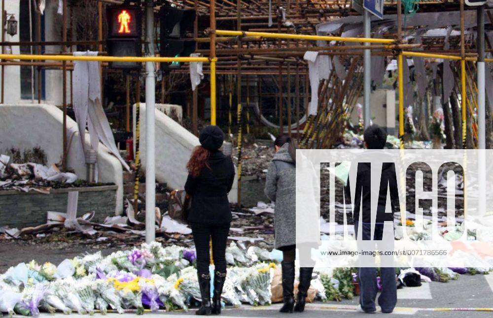 Nov 17, 2010 - Shanghai, China - Students mourn for their teacher ...