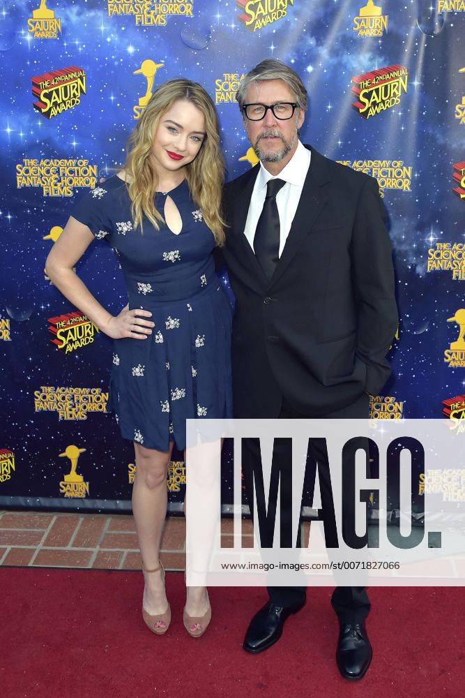 Hannah Kasulka und Alan Ruck bei der Verleihung der 42. Saturn Awards ...