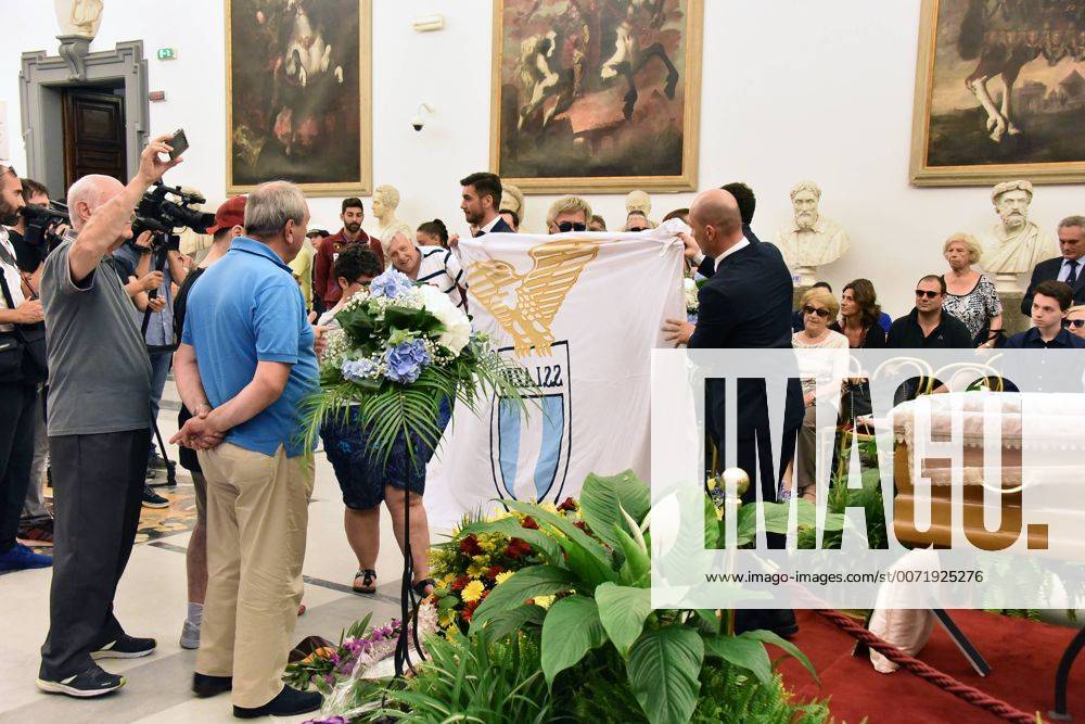 Beerdigung von Bud Spencer (Carlo Pedersoli) Rome, Protomoteca Hall in ...