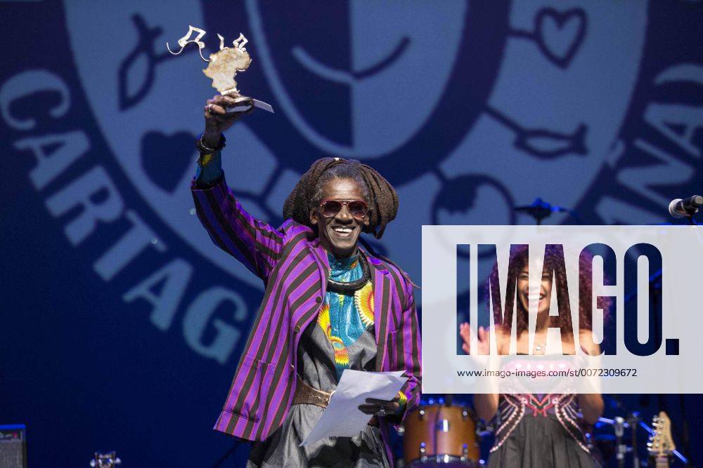 Senegalese singer Cheikh Lo receives the award La Mar de Musicas from ...