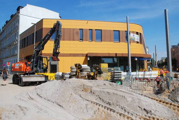 Bagger und Schweres Gerät in Leipzig. Eine der zahlreichen Straßenbau ...