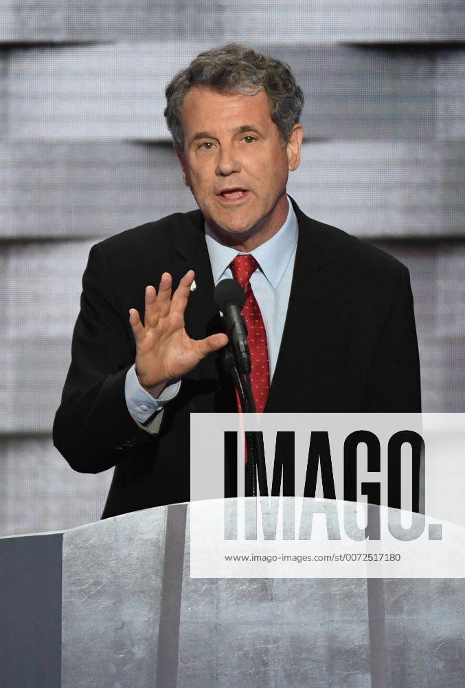 Senator Sherrod Brown of Ohio addresses delegates on day four of the ...