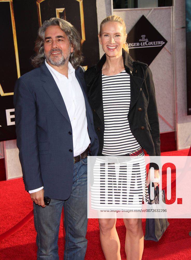 Apr 24, 2010 - Hollywood, California, USA - Actor KELLY LYNCH & MITCH ...